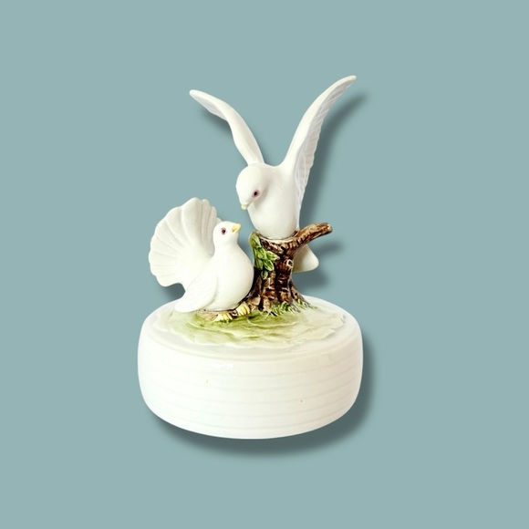 Otagiri | Accents | Vintage Otagiri Japan Porcelain Music Box Doves ...